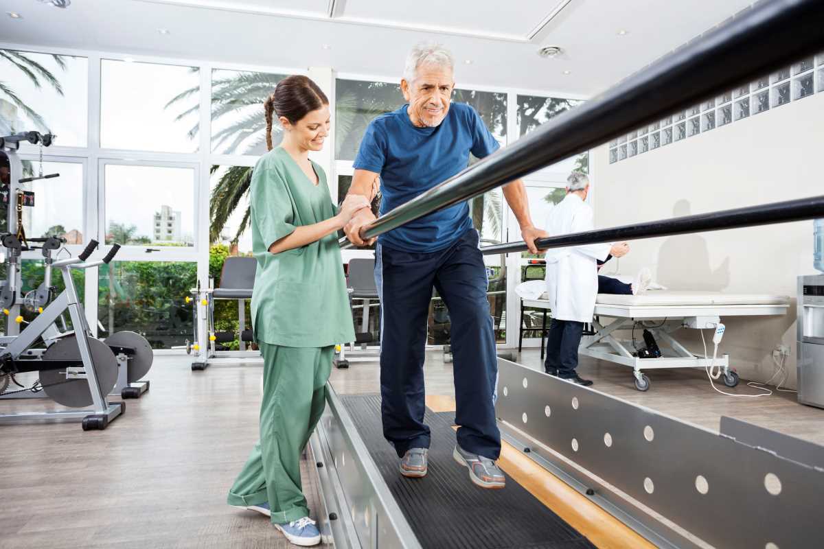 What Types of Clothing Attire do Physical Therapists Wear for Work ...